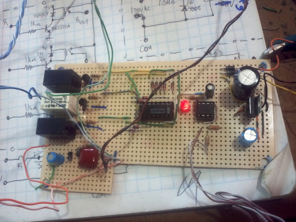 SEMÁFORO CON 555 Y 4017 – EFHC.MX