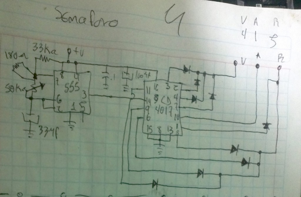 SEMÁFORO CON 555 Y 4017 – EFHC.MX
